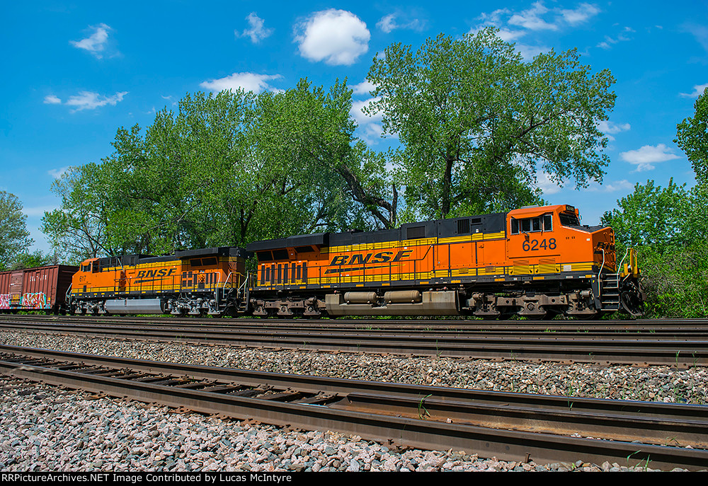 BNSF 6248 eastbound BNSF manifest train